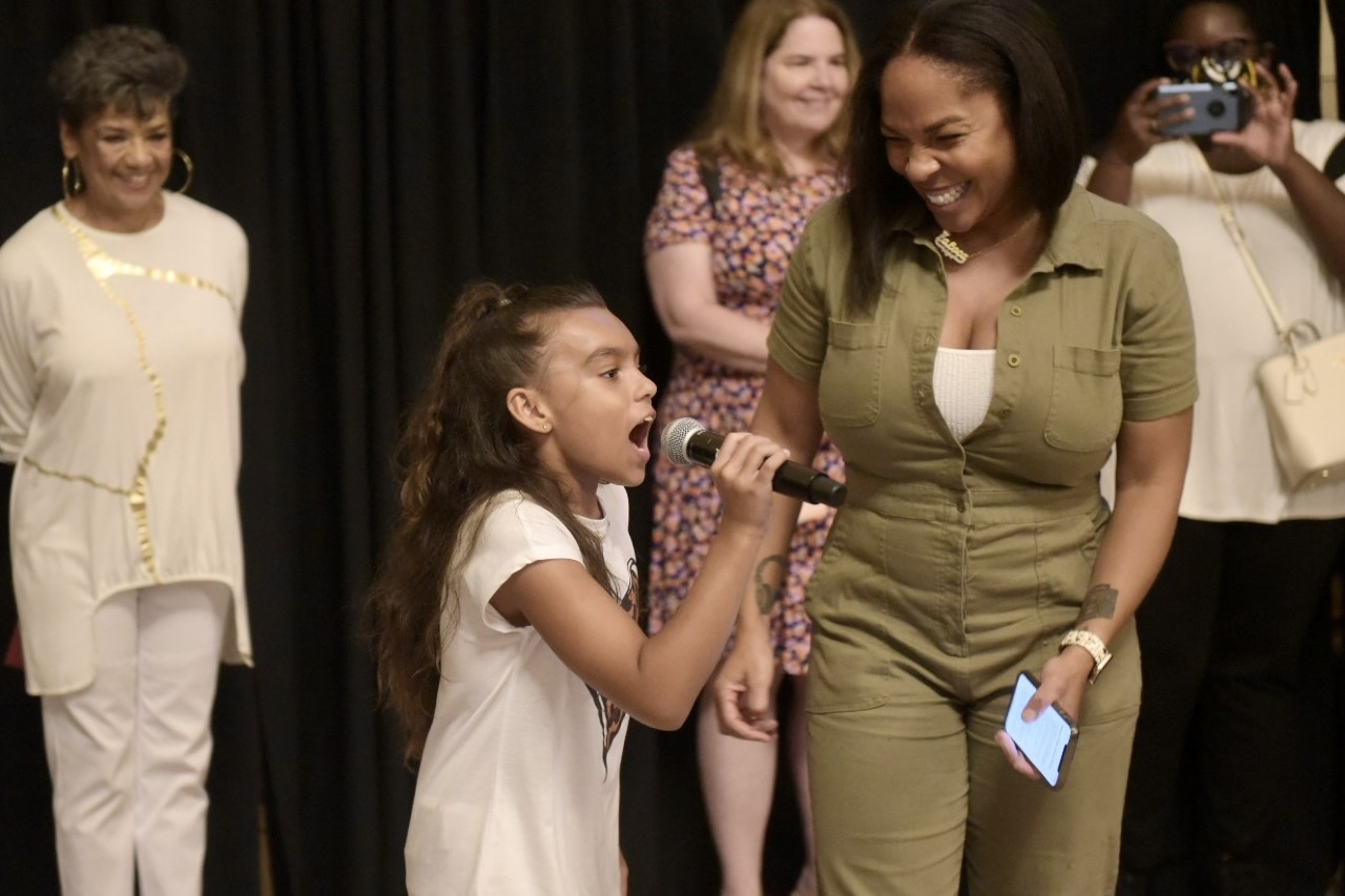 Alma Train Party at Grand Central Station in NYC a Big Success - aNb ...