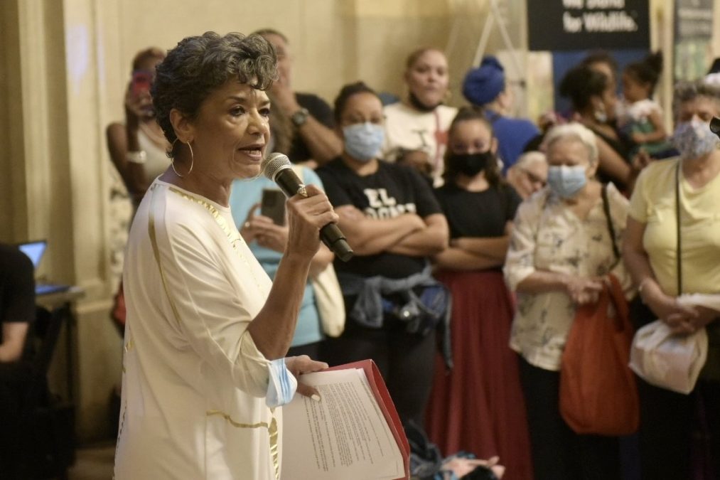 Alma Train Party at Grand Central Station in NYC a Big Success - aNb ...